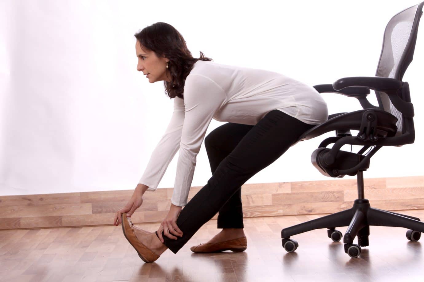 Leg Exercises While Sitting: Tone Your Legs While Seated At Your Desk - BetterMe