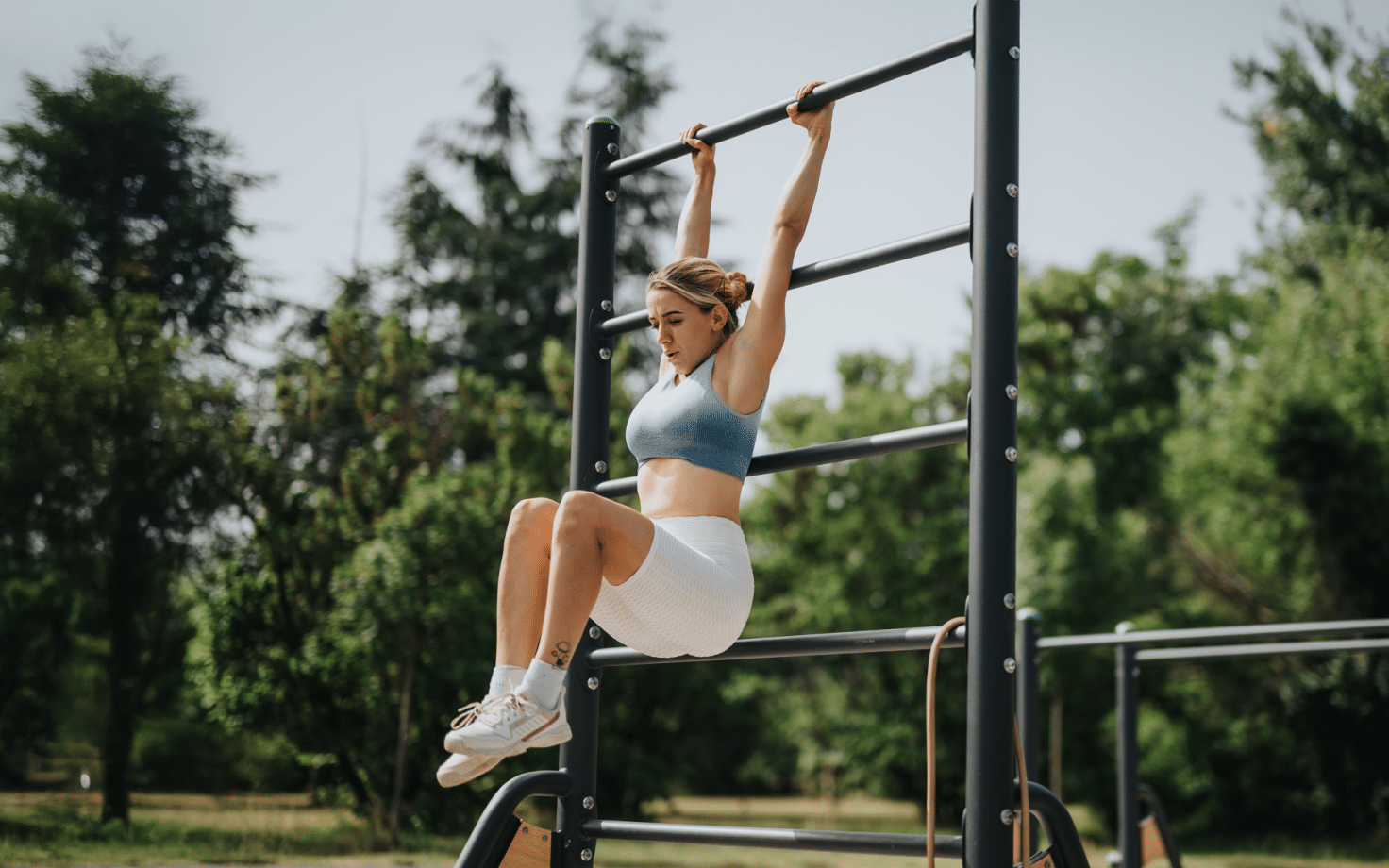 6 Ab Exercises You Can Do On The Pull-Up Bar - BetterMe